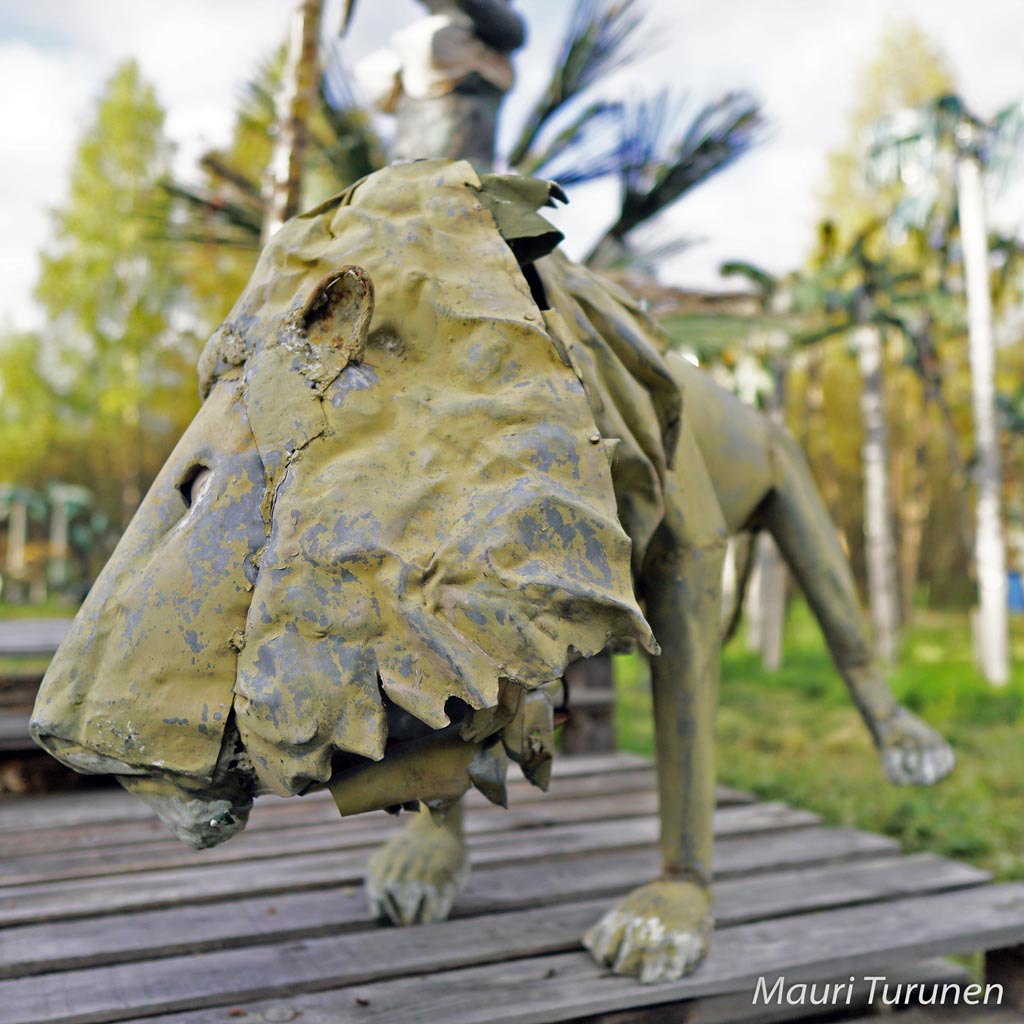 Alpon savanni | Veistospuisto lakeuksilla -Taidetta romusta